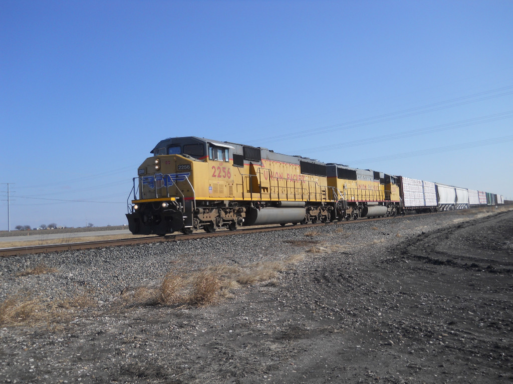 UP 2256 UP 2387 7Feb2011 WB at County Road 132
